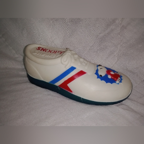 United Feature Syndicate | Toys | Mid Century Modern Snoopy Sneaker ...